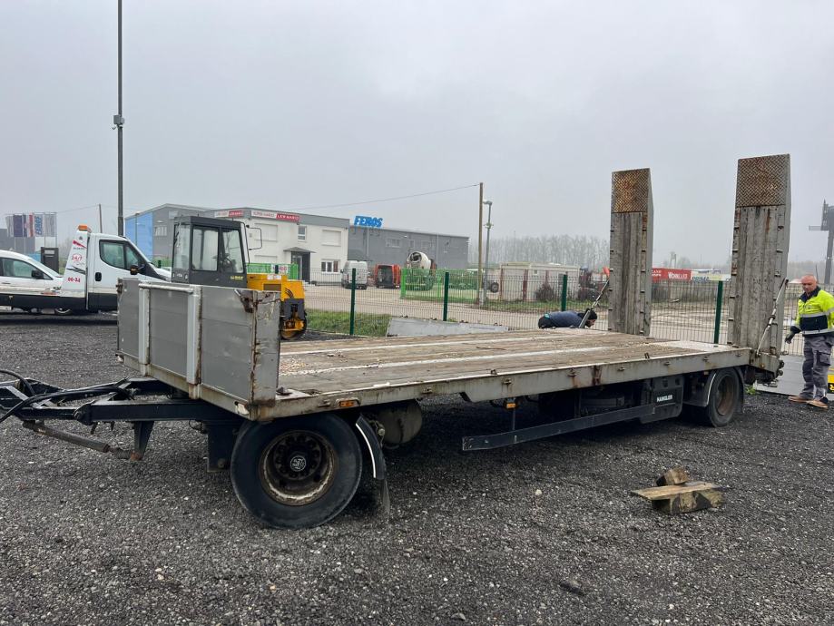 Prikolica / labudica, 2000 god.