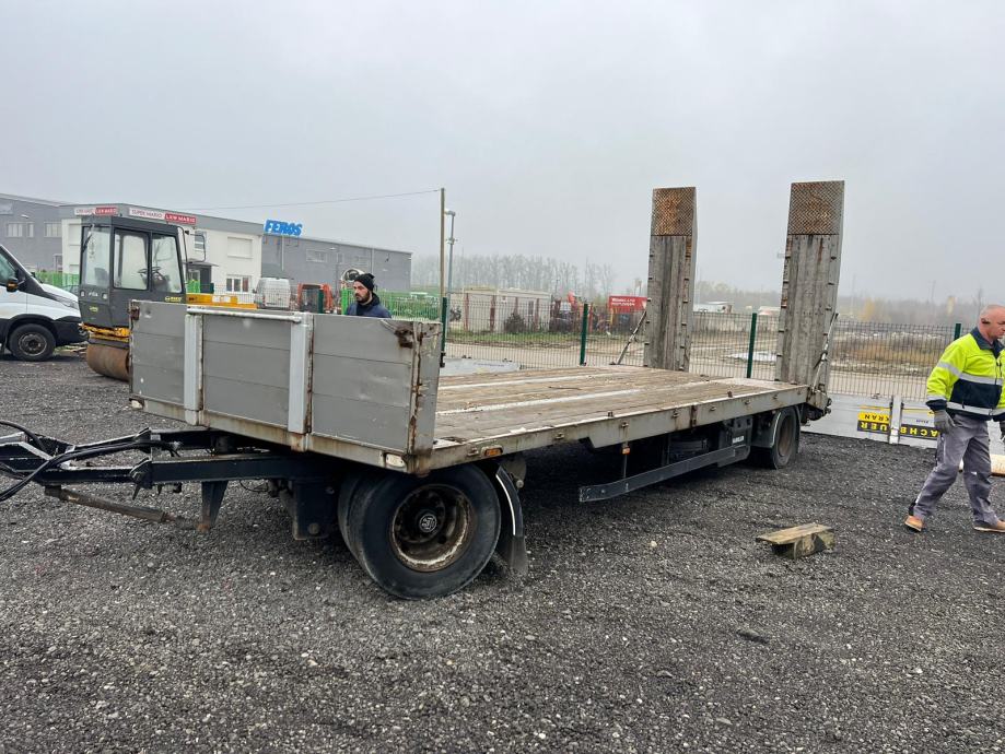 Prikolica / labudica, 2000 god.