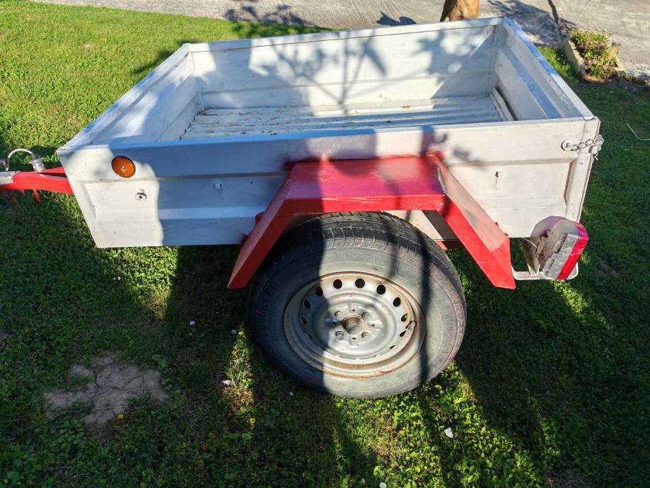PRODAJE SE RABLJENA AUTO PRIKOLICA