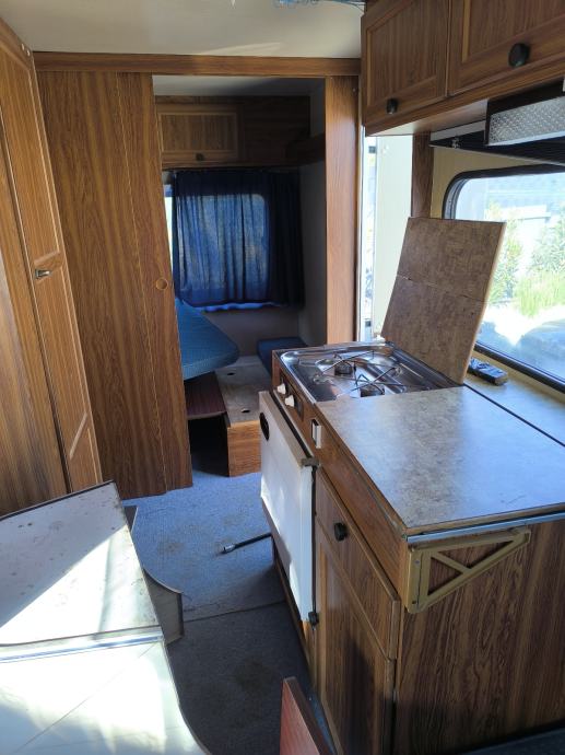 prodajem camp prikolicu Adria 450