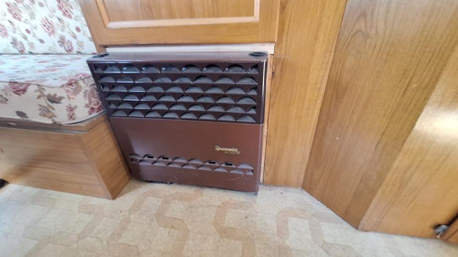 Prodajem kamp prikolicu Adria 500, vrlo uredna i vrlo opremljena