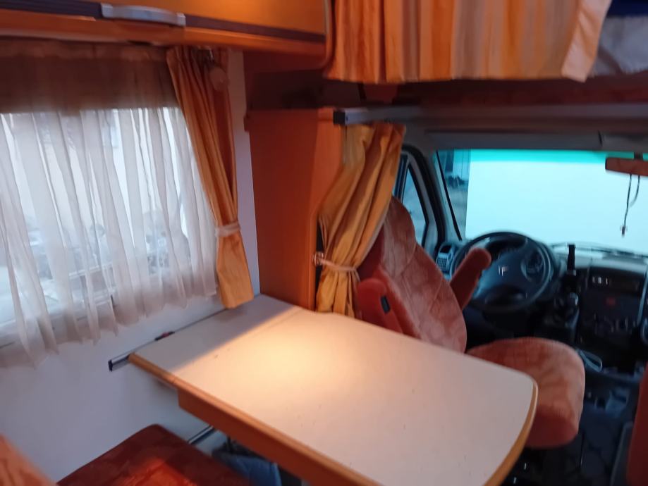 Kamper Citroen Jumper s puno dodatne opreme, registriran do 5.mjeseca