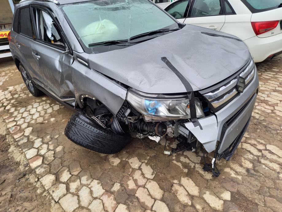 Suzuki Vitara 1,6 4WD ,dijelovi, 2015 god.