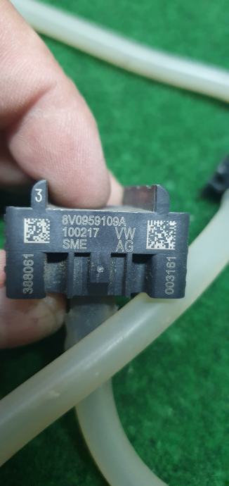 ***AUDI A3 SENZOR ZA ZASTITU PJEŠAKA**8V0959109A**