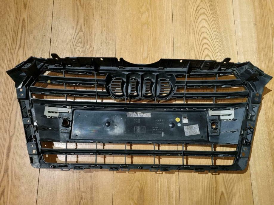 Audi A4 B9 8W prednja maska GRILL