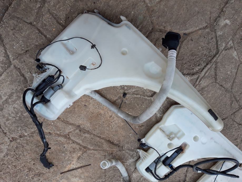 BMW E82 E87 E90 E91 E92 E93 X1 E84 POSUDA ZA VODU PRANJE STAKLA SAJBE