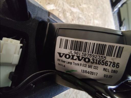 LAMPA FAR ZADNJINA ZADNJI VOLVO V90 V-90 31656787 31656786