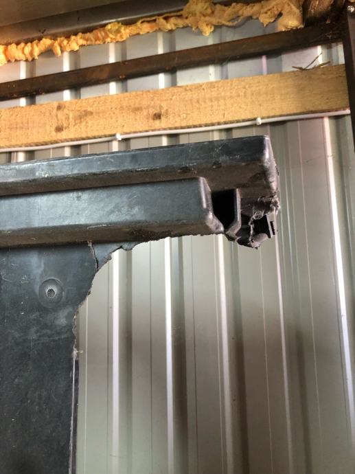 OPEL CORSA F PREDNJI VEZNI LIM PLASTIČNI 9823719380 PEUGEOT CITROEN