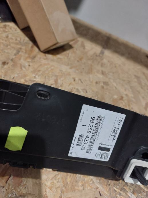 9825842380 Peugeot 2008 2019-2023g pvc nosac zadnjeg branika