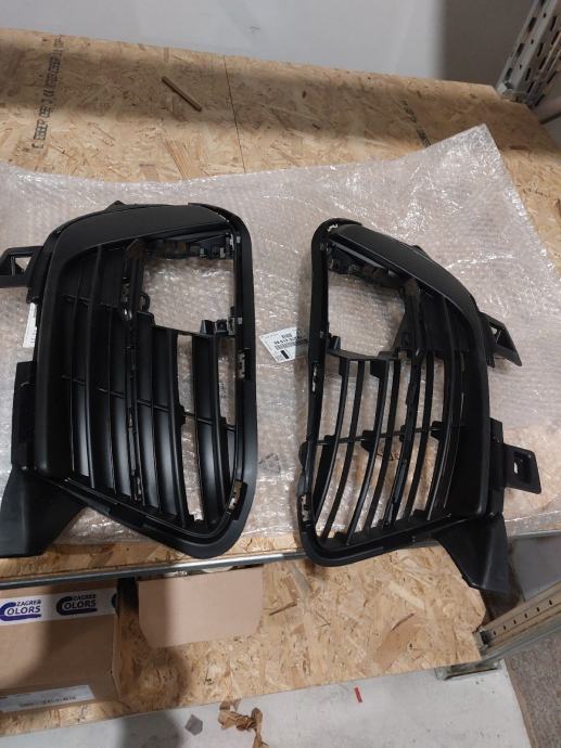 1627661980 Peugeot 308 2018g pvc okviri(resetke) oko maglenke