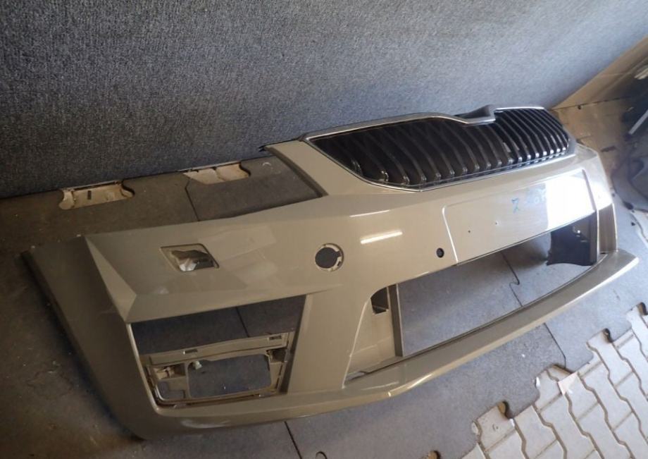 PREDNJI BRANIK SKODA OCTAVIA III 3 RS