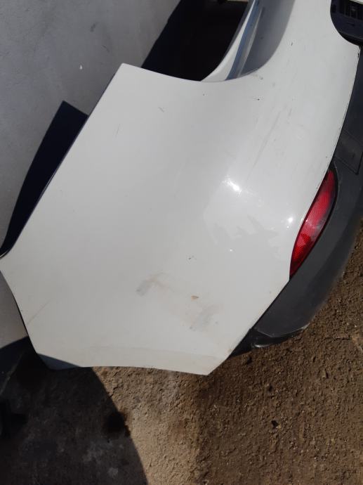 Renault Megan 5 vrata limuzina. Zadnji branik