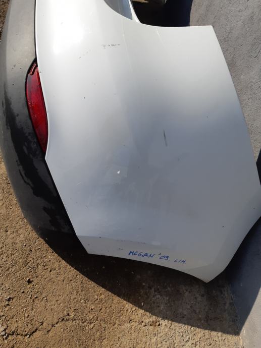 Renault Megan 5 vrata limuzina. Zadnji branik