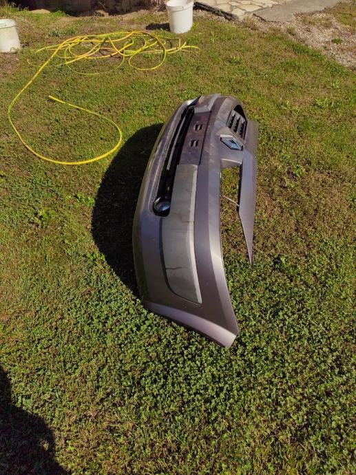 renault megan prednji branik