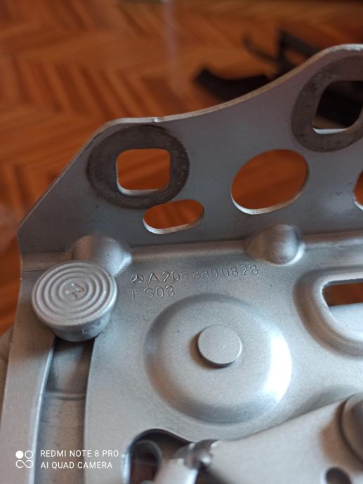 Šarke(pante) Haube Mercedes C-klasa W205 - A2058800828 + A2058800928