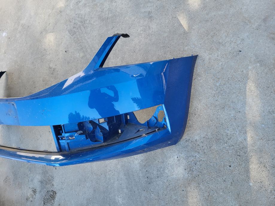 ŠKODA OCTAVIA III 3 FACELIFT BRANIK PREDNJI