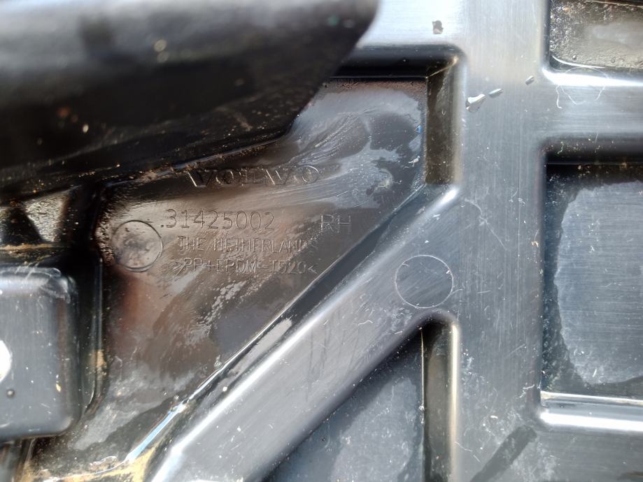 Volvo V40 prednji desni nosač branika volvo 31425002