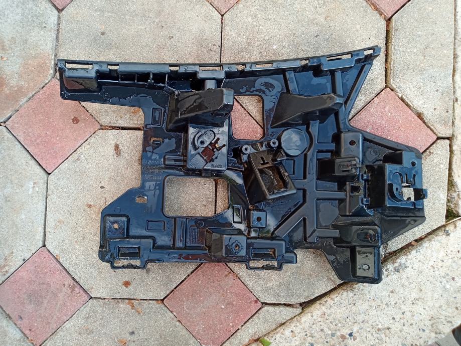 Volvo V40 prednji desni nosač branika volvo 31425002