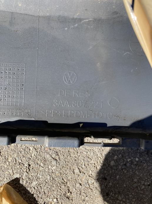 VW passat b7 branik 3AA 807 221