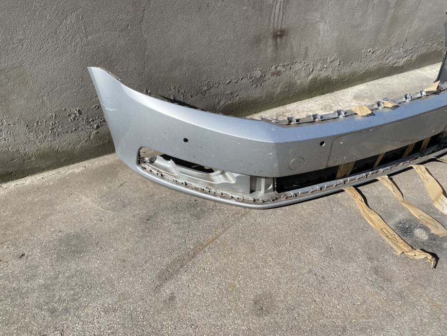 VW passat b7 branik 3AA 807 221