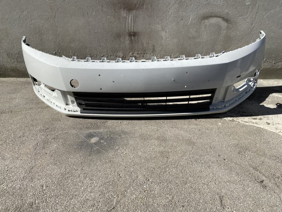 VW passat b7 branik 3AA807221