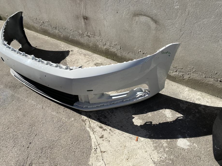 VW passat b7 branik 3AA807221