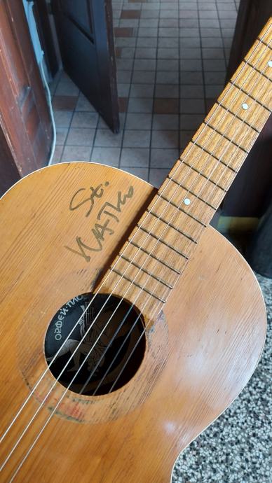 Klasična gitara sa potpisima : Vlatko Stefanovski i Miroslav Tadić