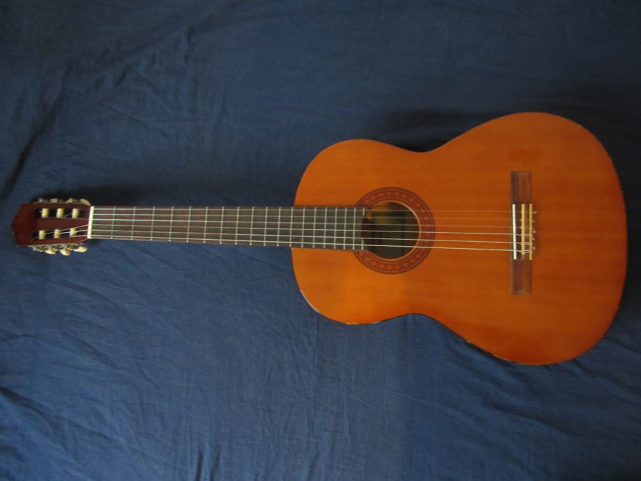 Yamaha C-40 klasična gitara