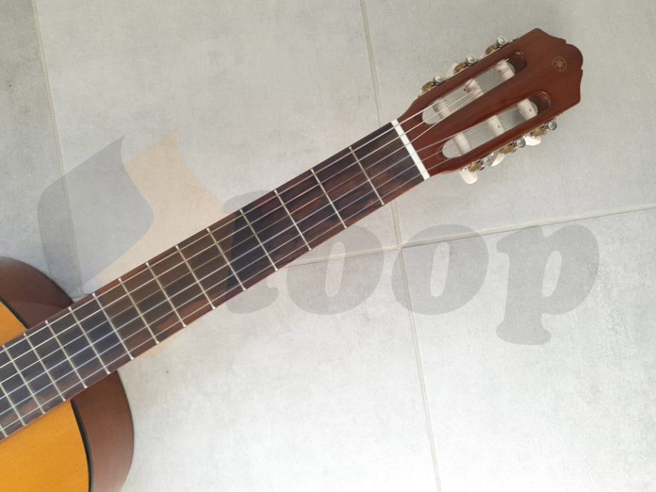 Yamaha C-40 klasična gitara