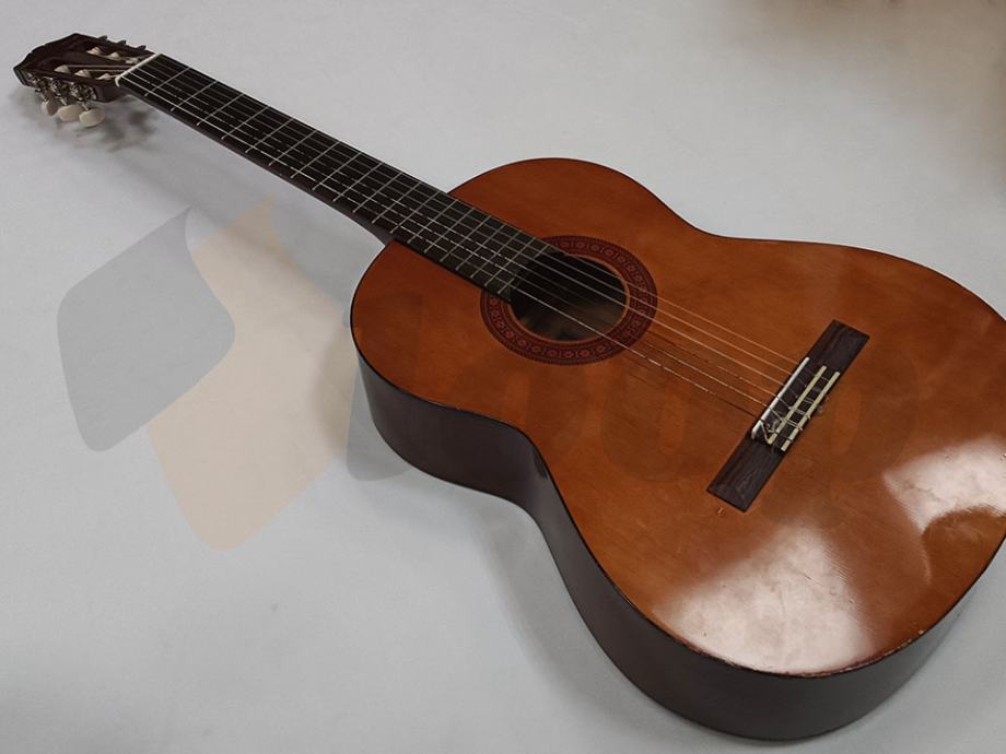 Yamaha C40 klasična gitara