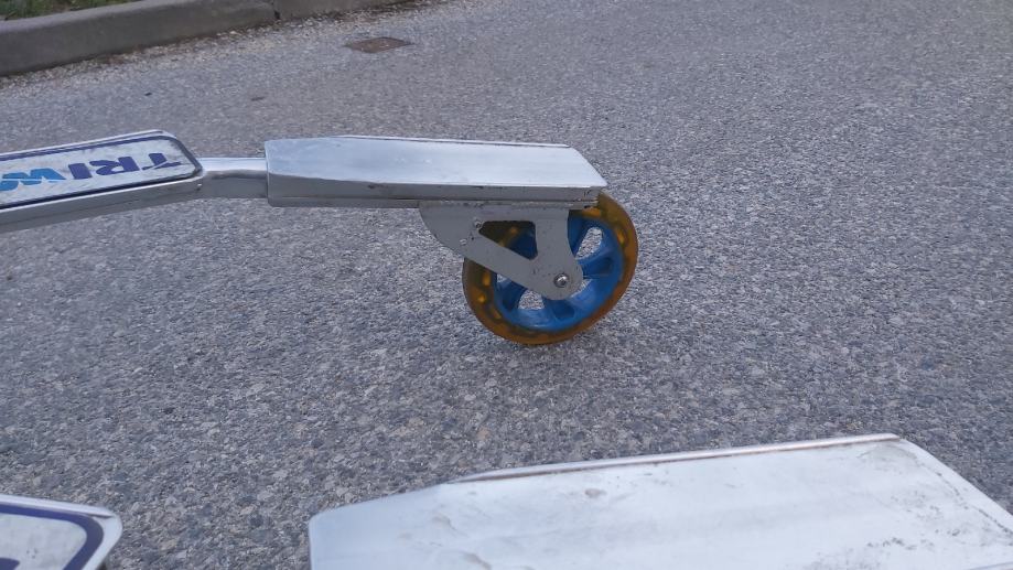 Triwin romobil na tri kotača