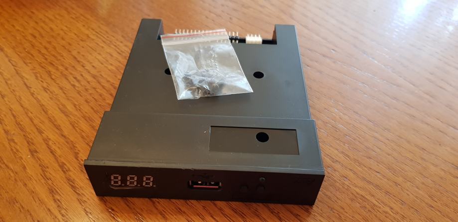 Floppy disk emulator za klavijature