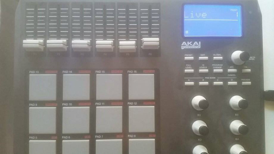 Akai MPD 26