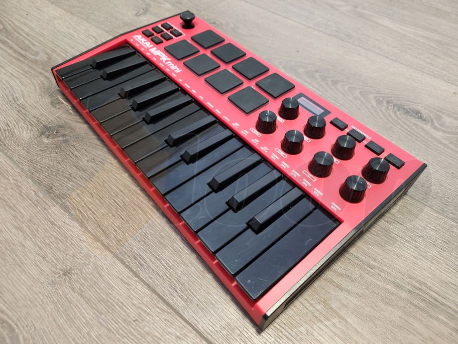AKAI Professional MPK Mini MK3 Red (36 rata, bespl. dostava)