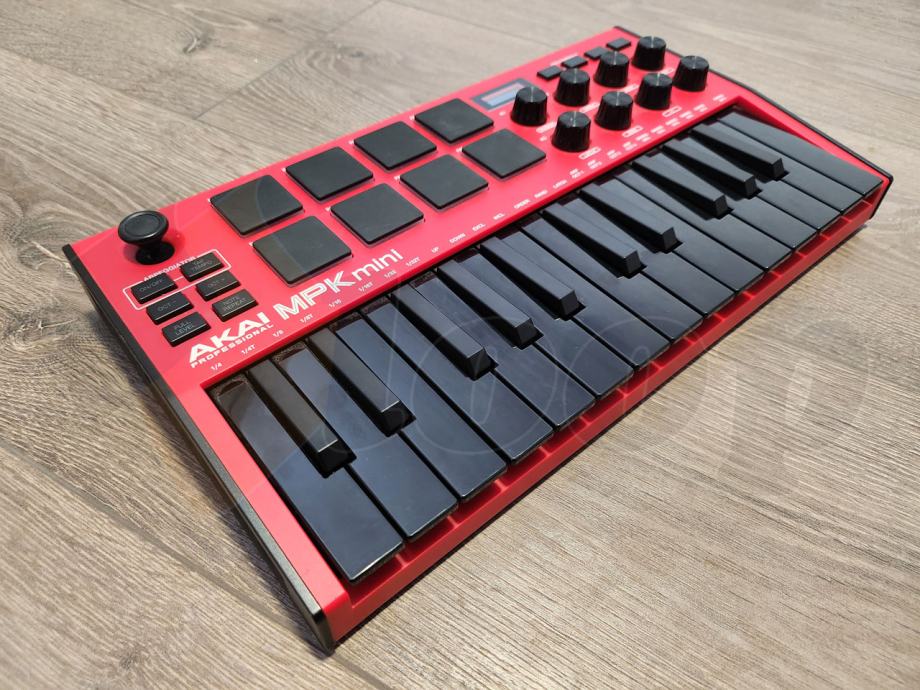 AKAI Professional MPK Mini MK3 Red (36 rata, bespl. dostava)