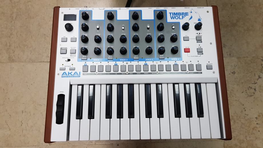 Akai Timbre Wolf analogni synthesizer