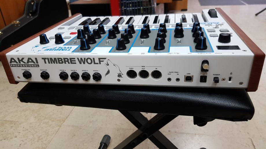 Akai Timbre Wolf analogni synthesizer