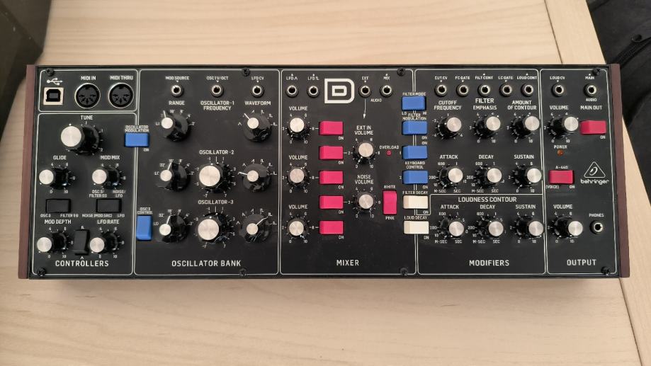 Behringer model D