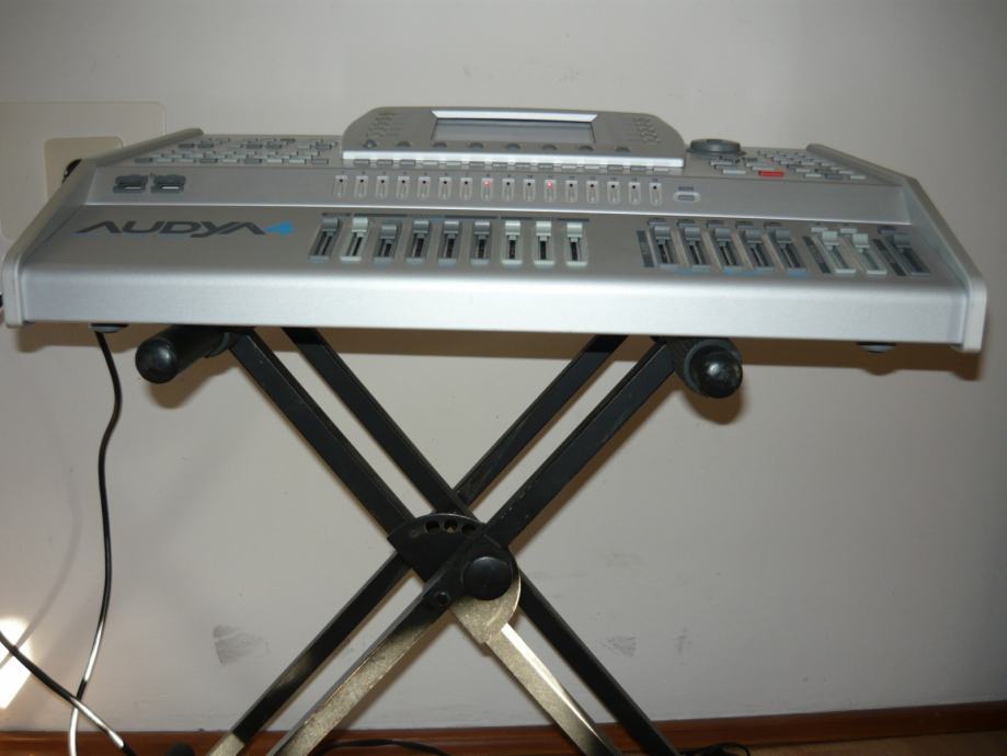 Ketron Audya 4, aranžer-sempler - modul, flight case