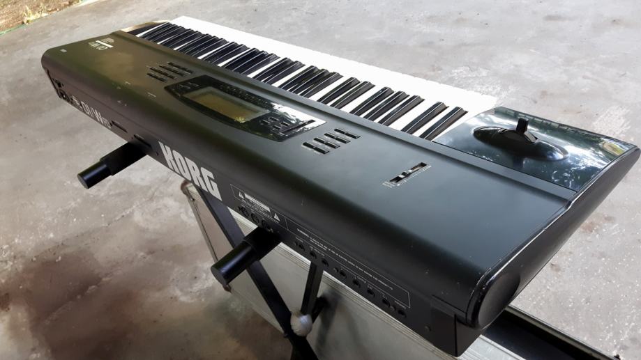 KORG 01W/fd workstation - sythesizer