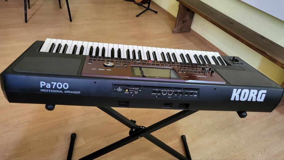 Korg Pa 700