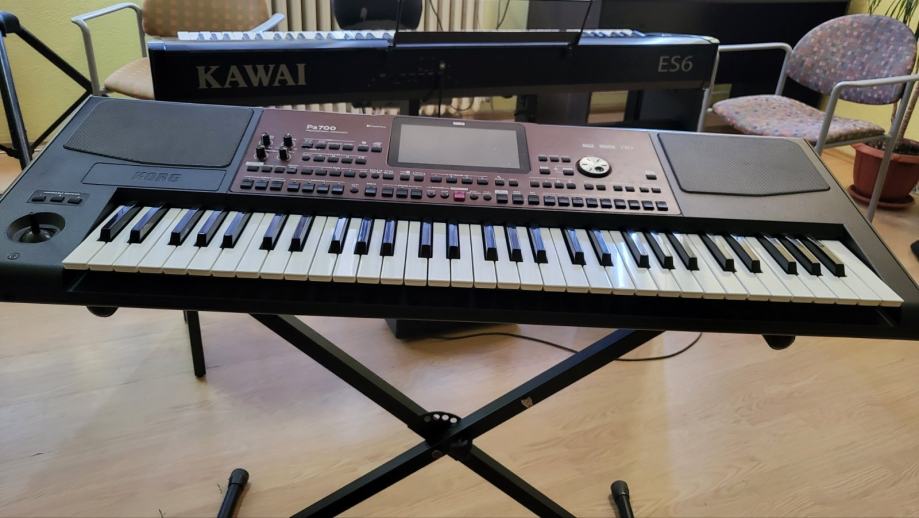 Korg Pa 700