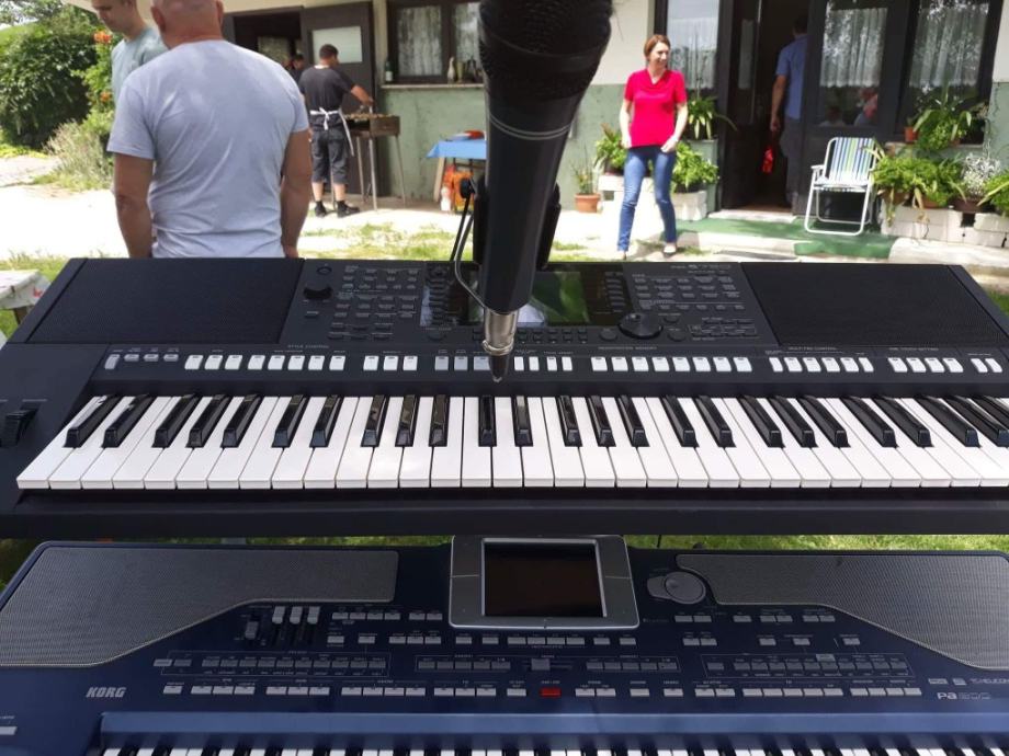 Korg pa 800 i yamaha psr