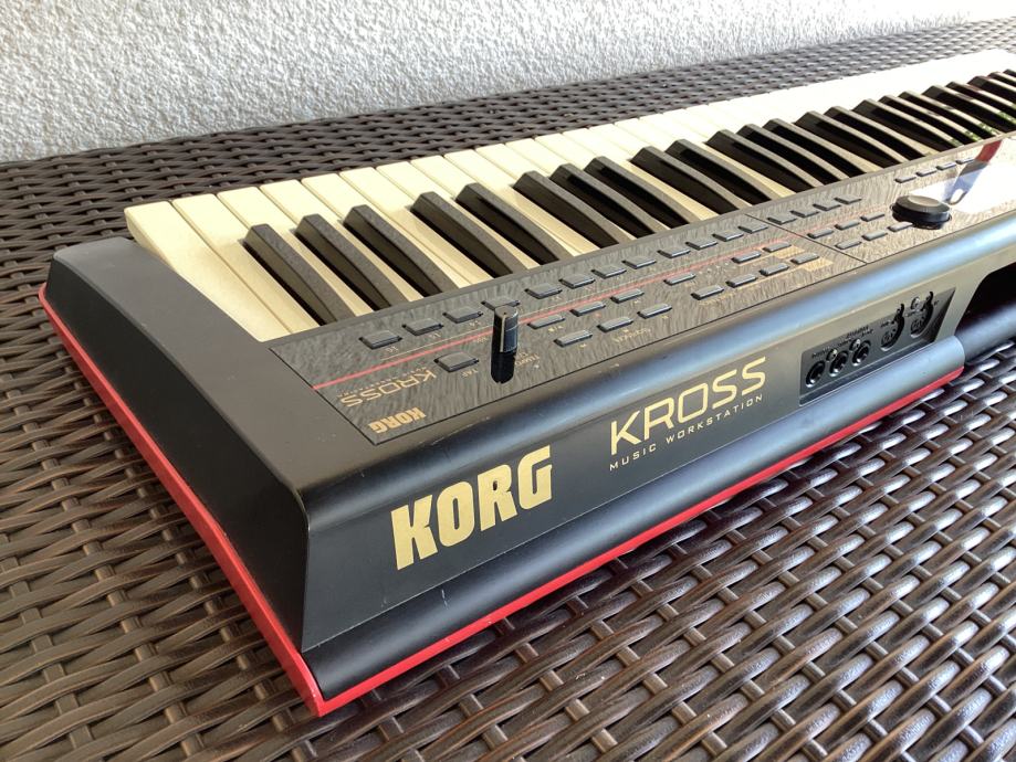 Korg KROSS Red edition