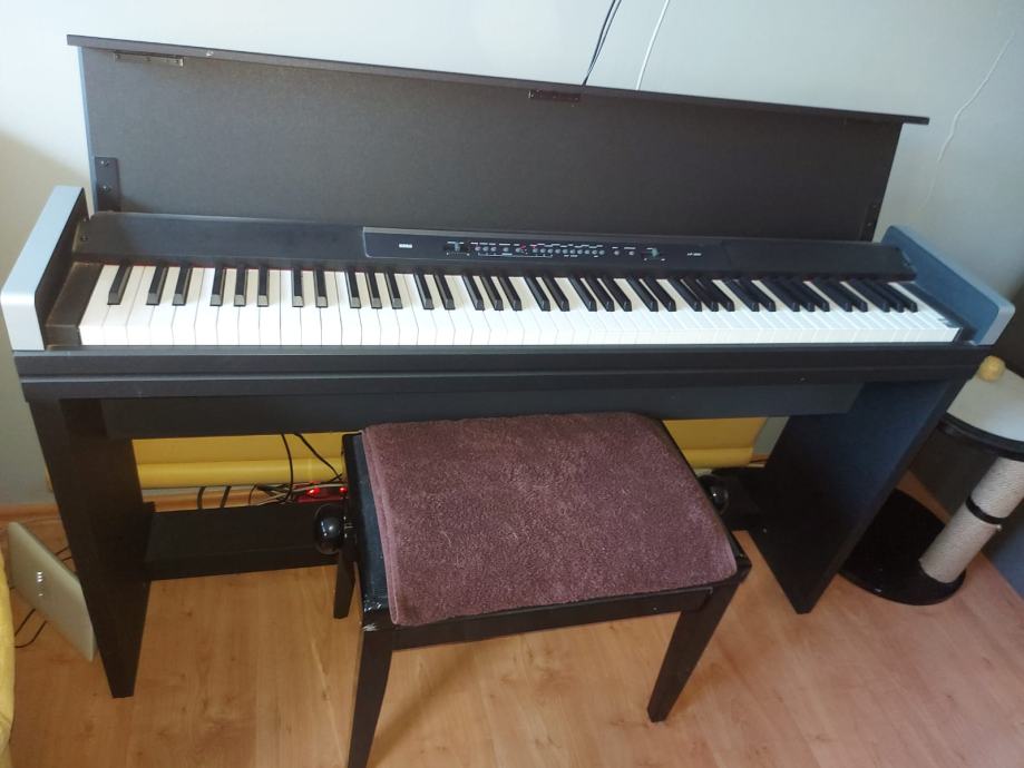 KORG LP-350 digital piano
