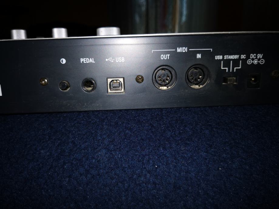 KORG microKONTROL MIDI kontroler