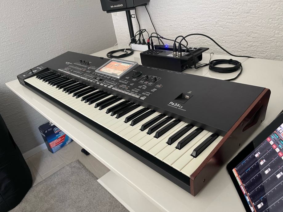 KORG PA3X LE - 76, SA KOFEROM!