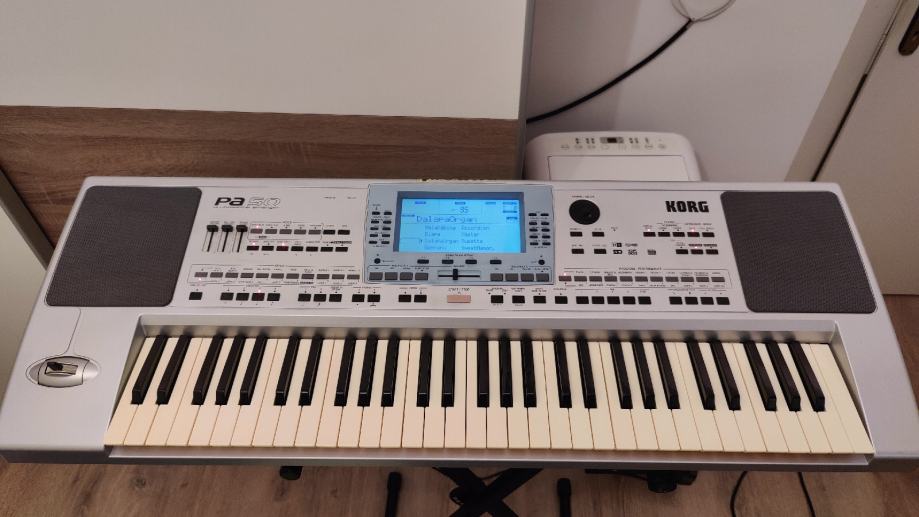 Korg pa50 +torba i stalak