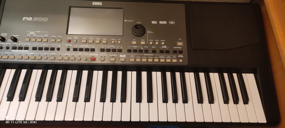 KORG PA600