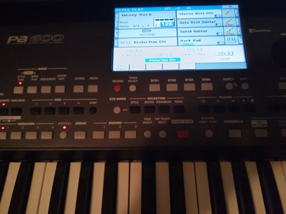 Korg Pa600